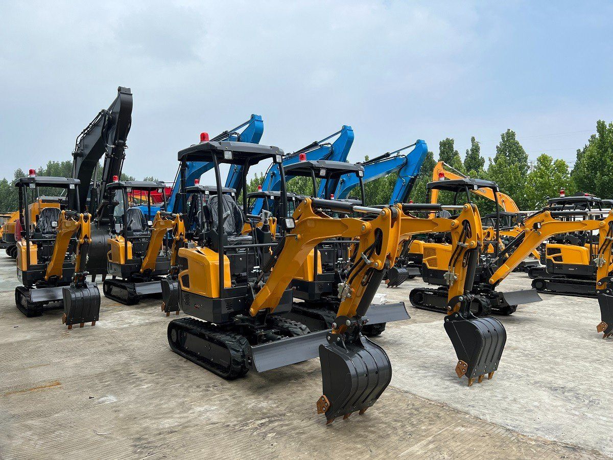 Farm_Helper_Crawler_Excavator_APX18